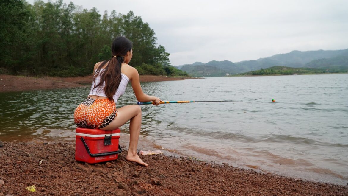 Homepage Video 2 - Girls In Bikini Fishing